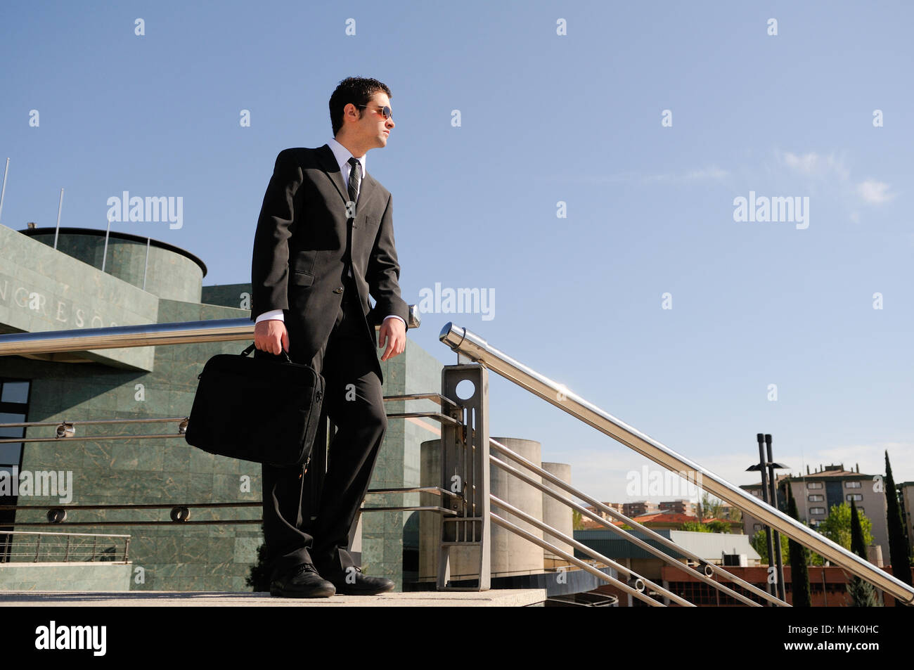 Man briefcase silhouette hi-res stock photography and images - Alamy