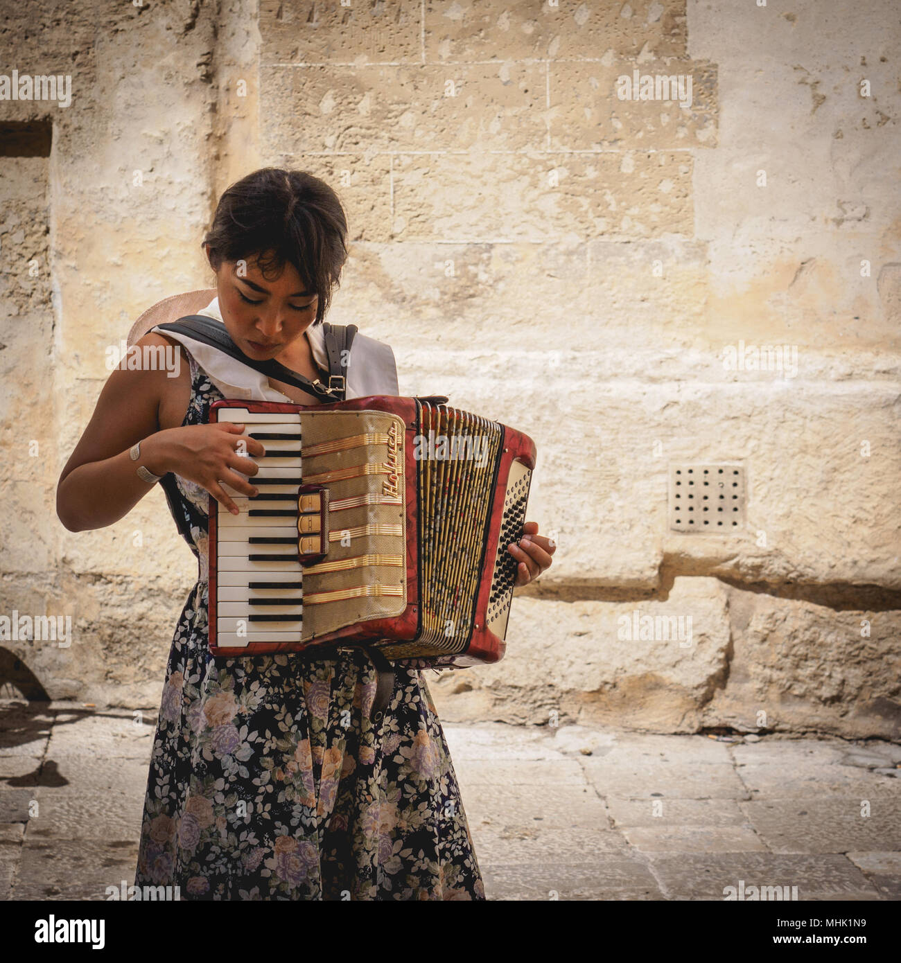 Accordionist hi-res stock photography and images - Alamy