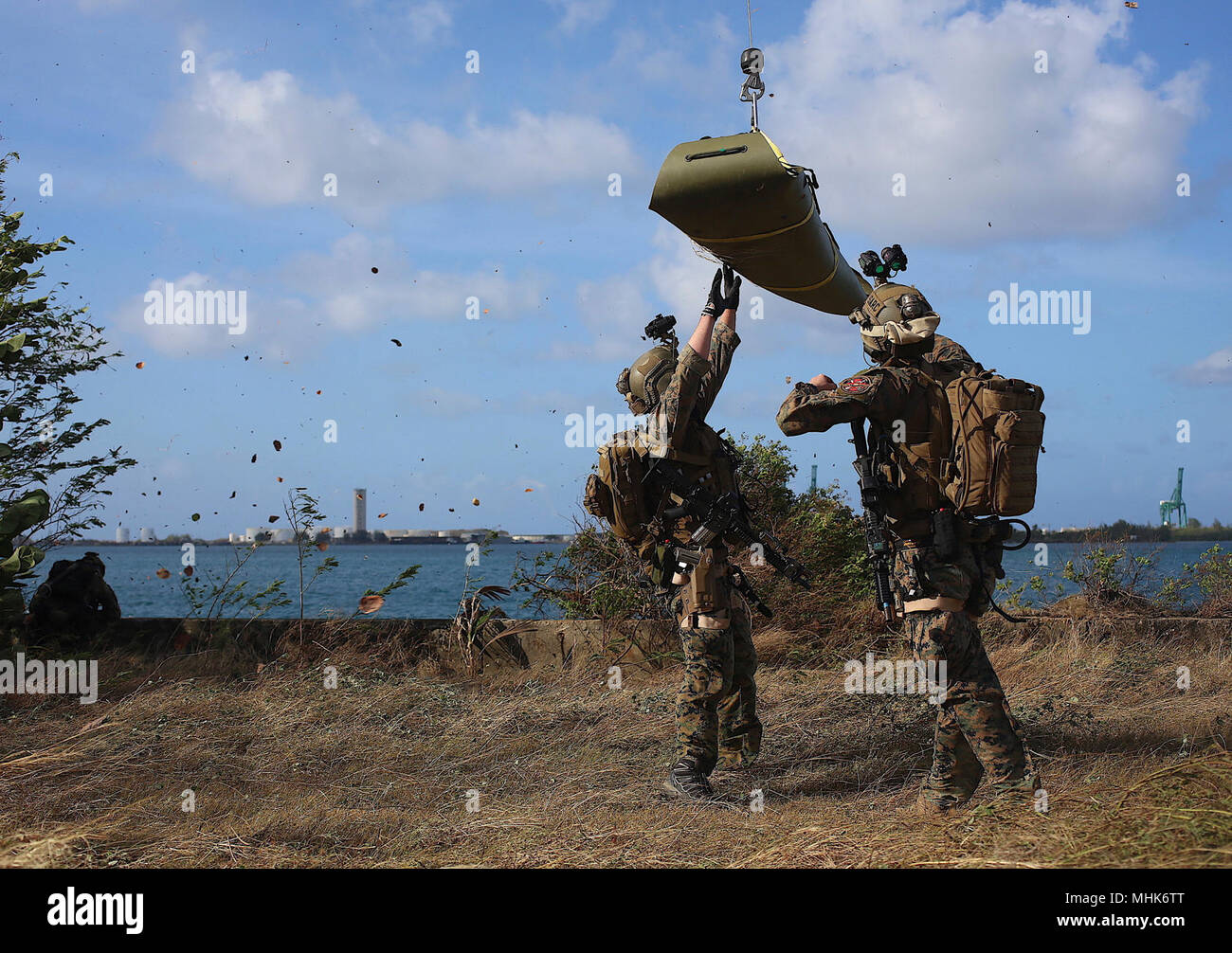 U.S. Marines and U.S. Sailors with Force Reconnaissance Company, 3rd ...