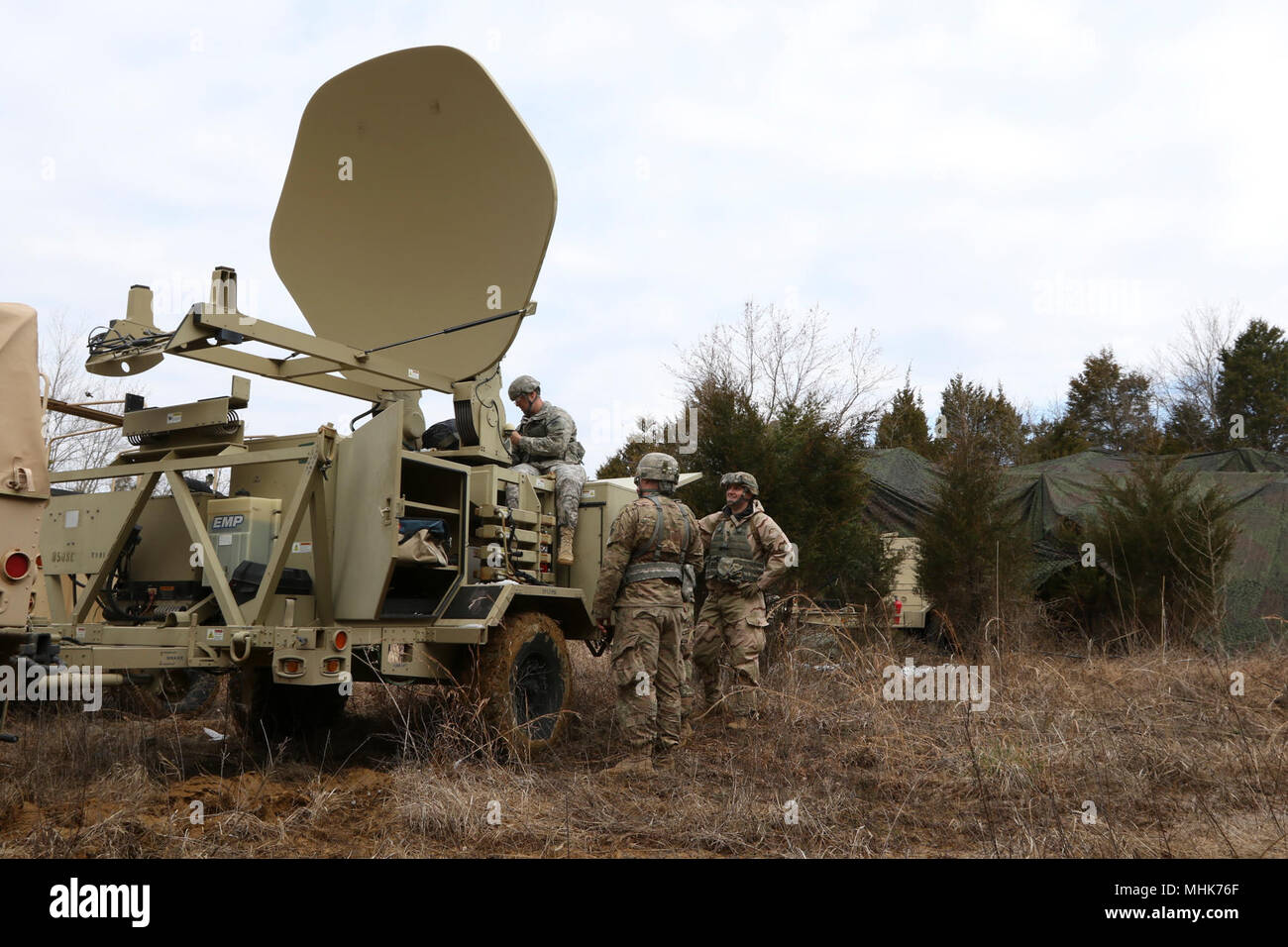 U.S. Army Reserve Soldiers with the 850th Signal Company and 96th ...