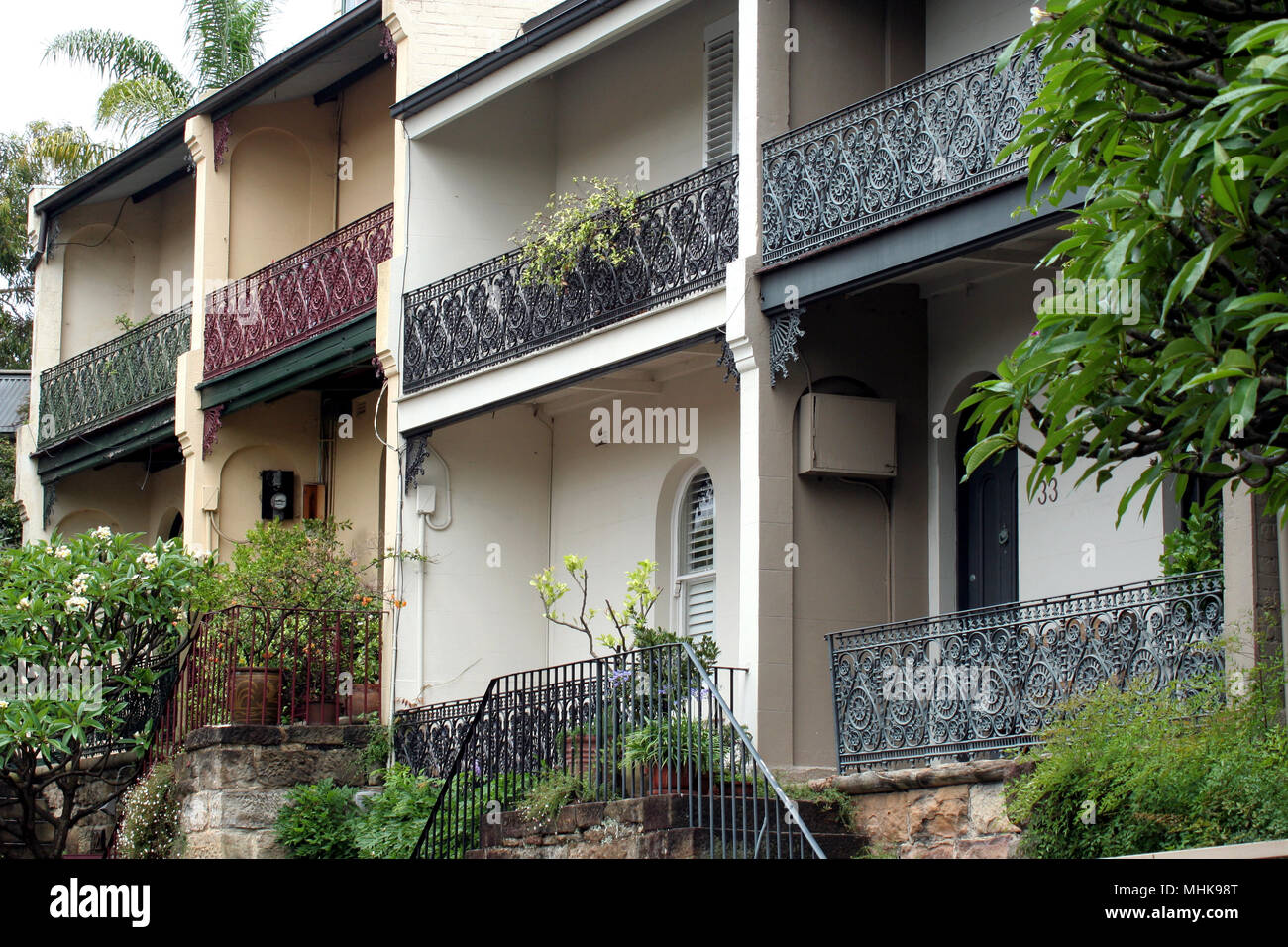 TERRACE HOUSES IN THE INNER CITY SUBURB OF SURRY HILLS, SYDNEY, NEW ...