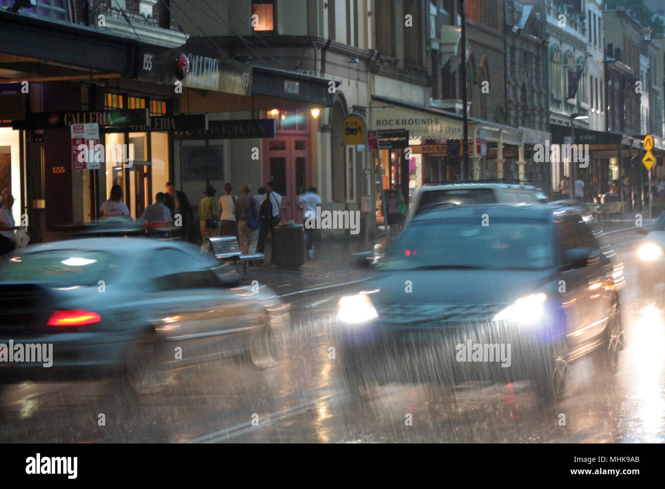 NIGHT VIEW OF AN INNER CITY STREET OF SYDNEY WITH CARS TRAVELLING IN ...