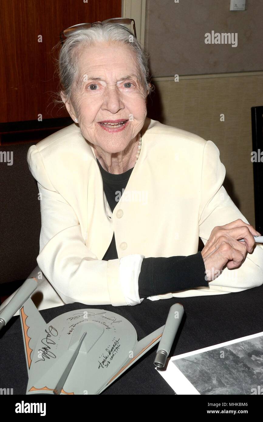 Los Angeles, CA, USA. 28th Apr, 2018. Joanne Linville at arrivals for ...