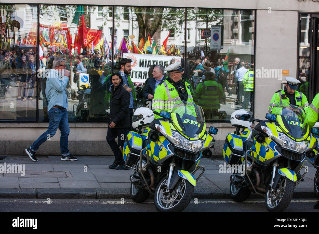 London officer workers hi-res stock photography and images - Alamy