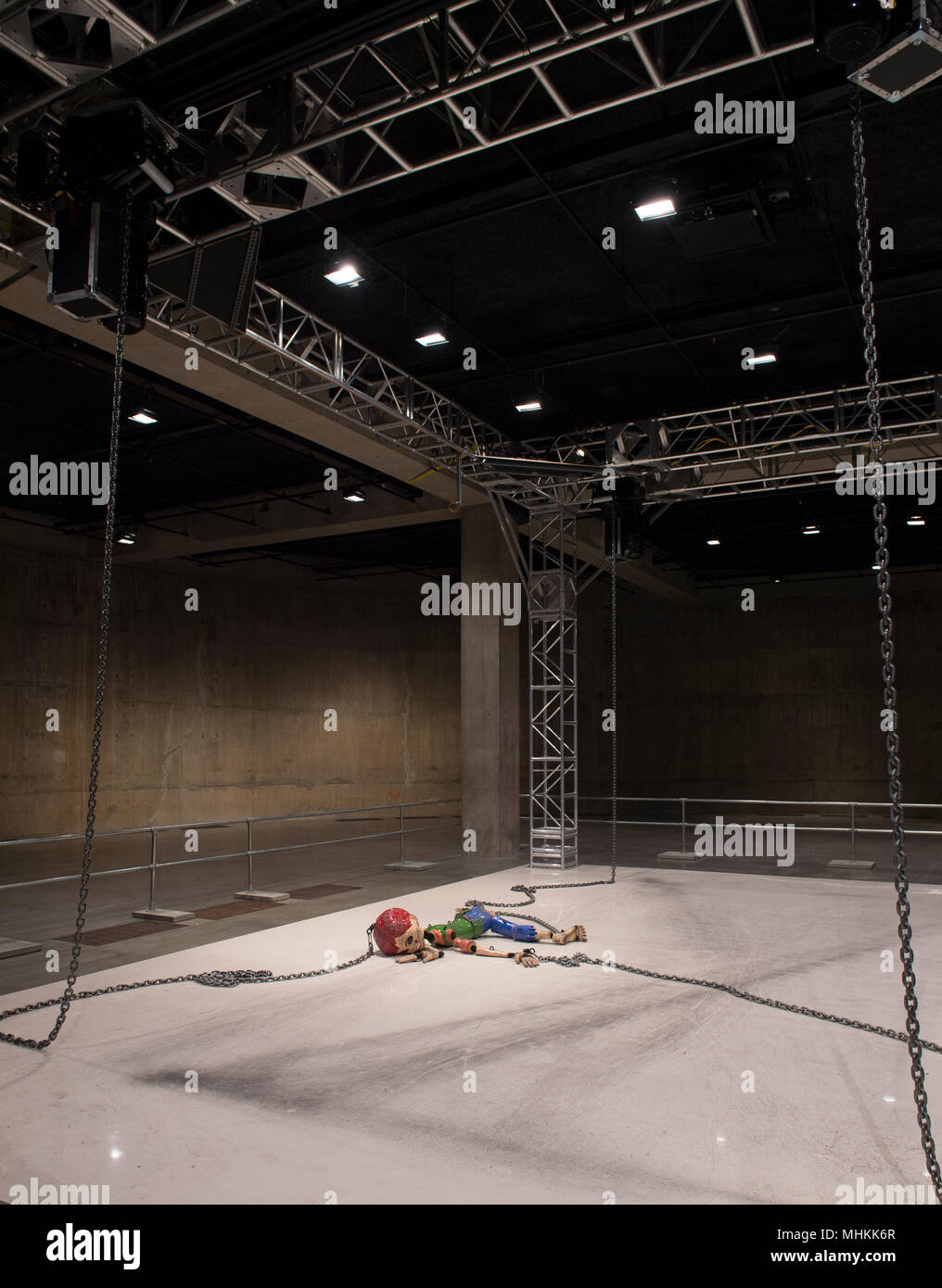 Animatronic giant puppet hi-res stock photography and images - Alamy