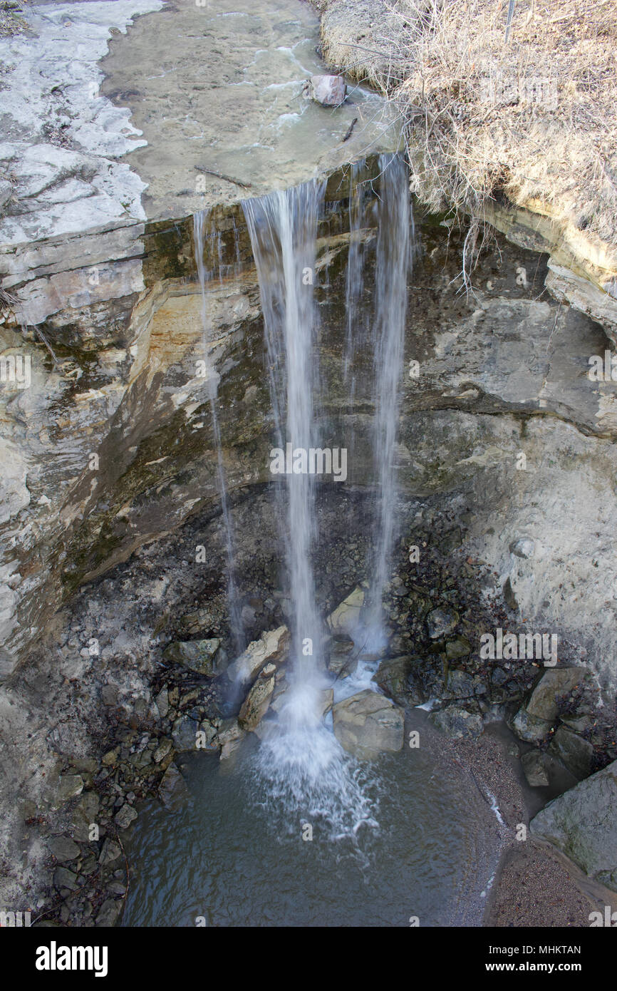 Waterfall over cliff rural landscape hi-res stock photography and ...