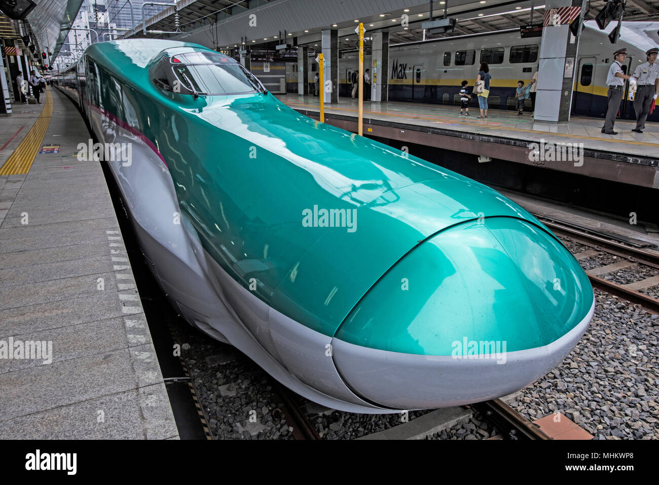 Shinkansen "Falcon" (E5) Train Engine, East Japan Railways, Tokyo ...