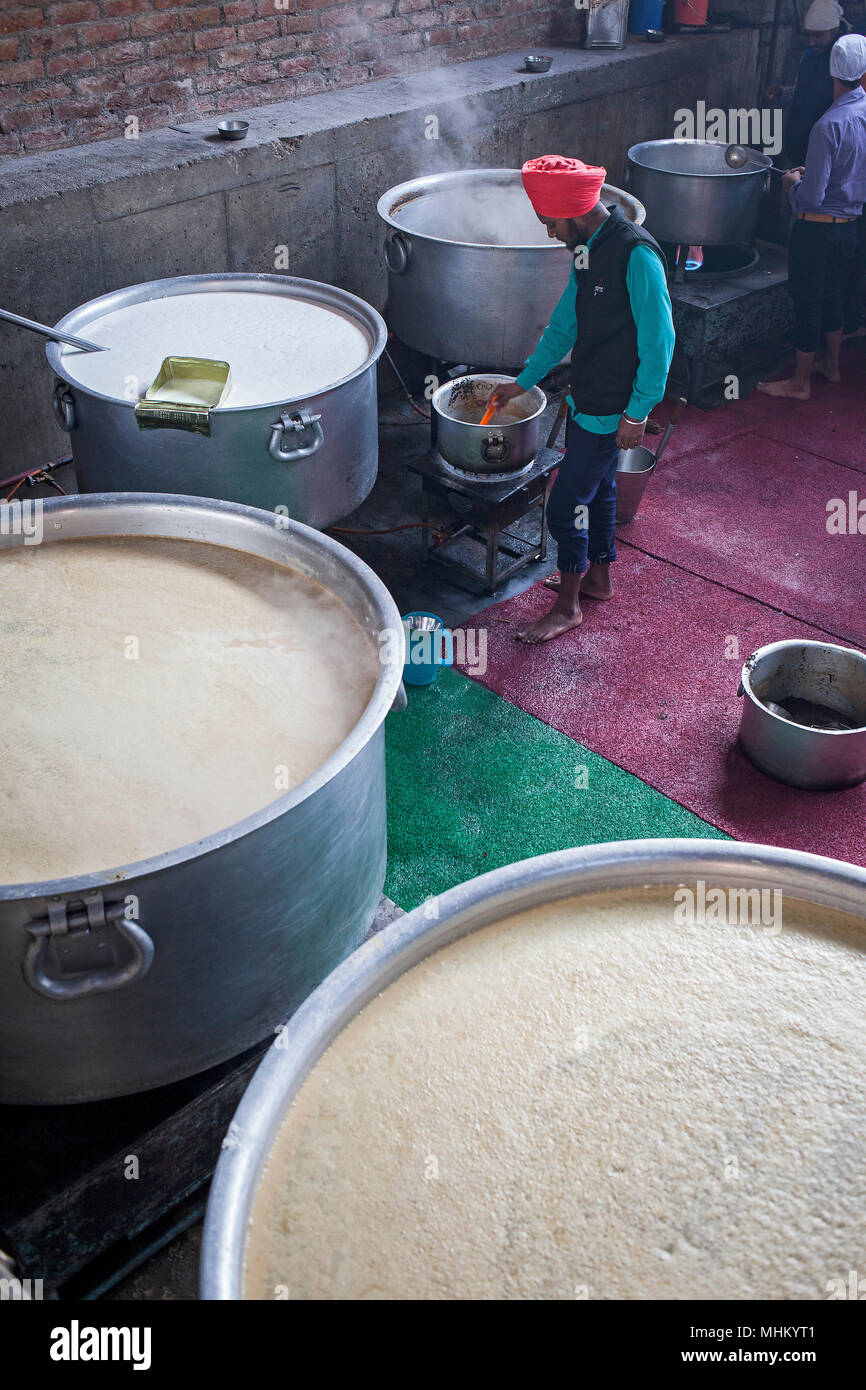 Volunteer cooking for the pilgrims who visit the Golden Temple, Each ...