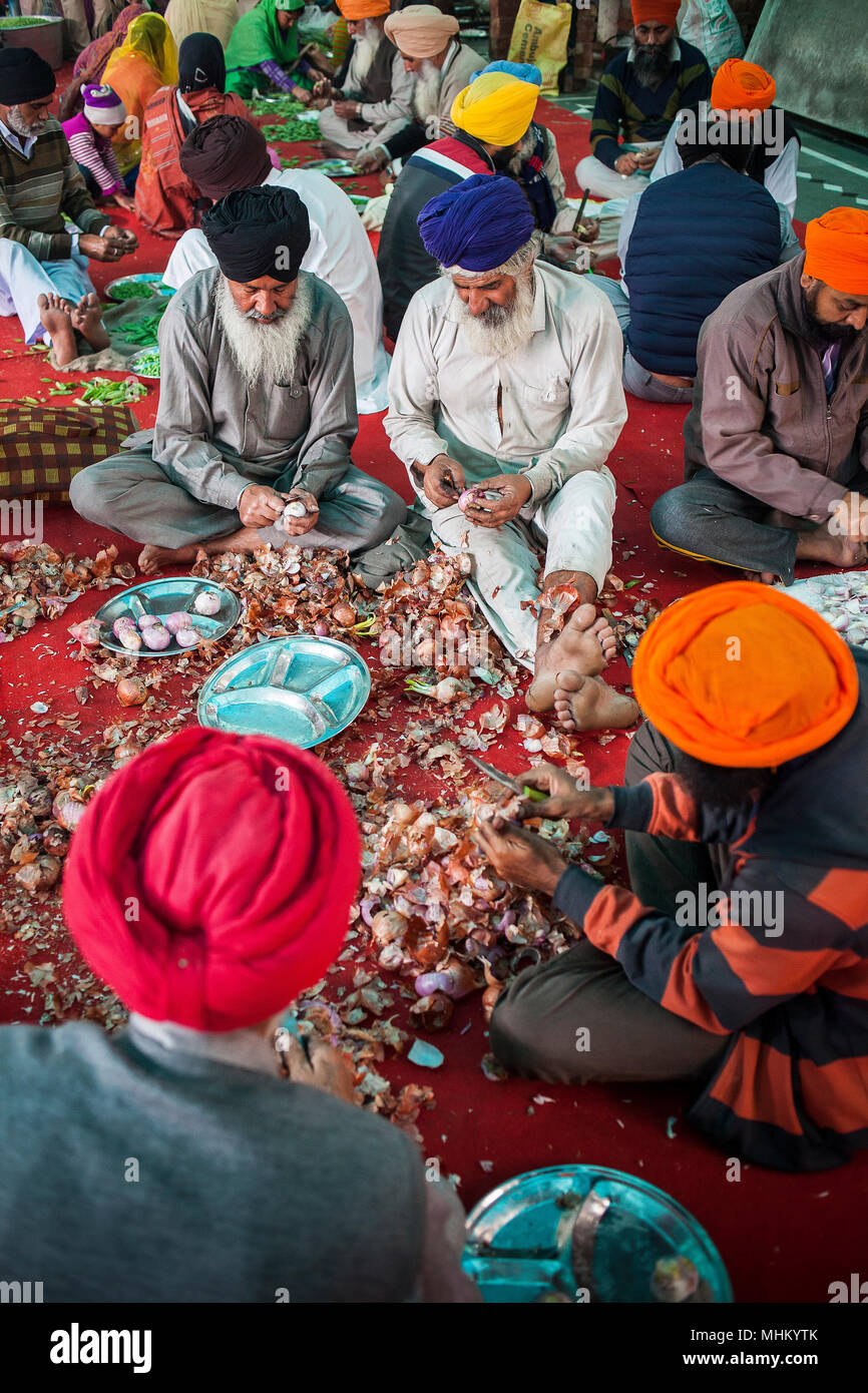 Langar gurdwara hi-res stock photography and images - Alamy