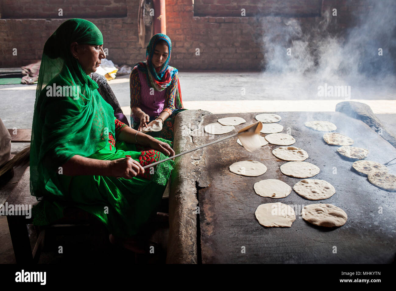 Indian woman sitting golden temple hi-res stock photography and images ...