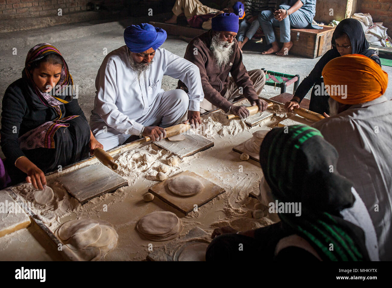 Indian woman sitting golden temple hi-res stock photography and images ...