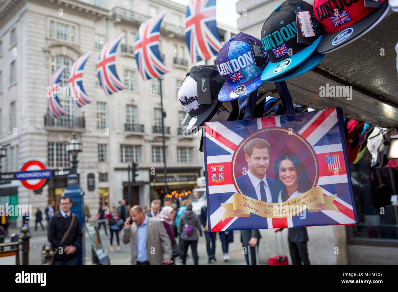 British royal family souvenirs hi-res stock photography and images - Alamy