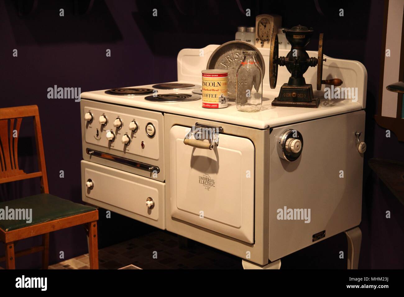 Universal electric cooker hi-res stock photography and images - Alamy