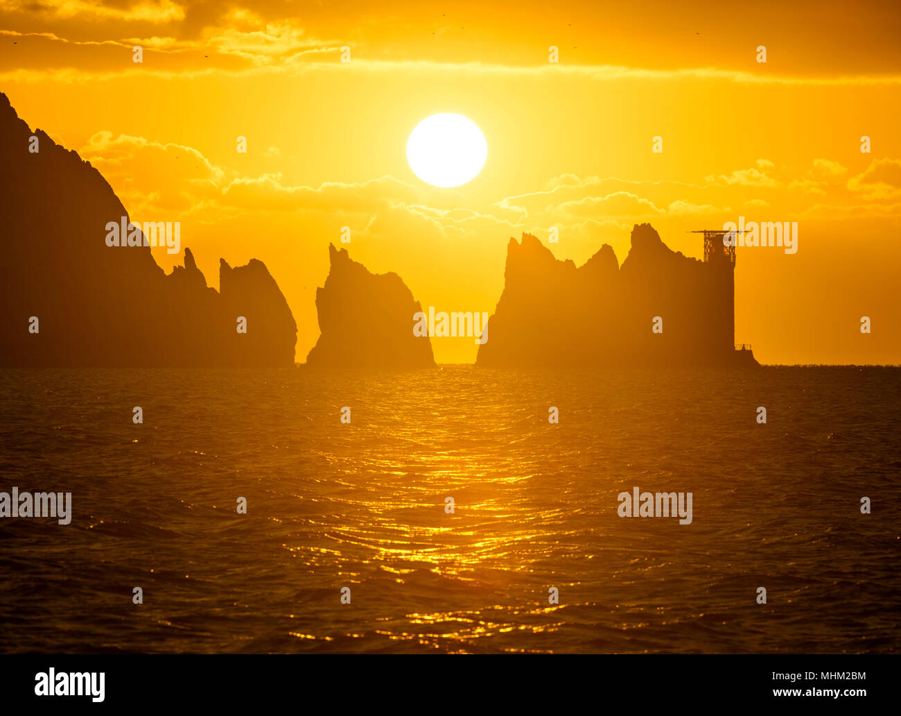The needles isle of wight sunset hi-res stock photography and images ...