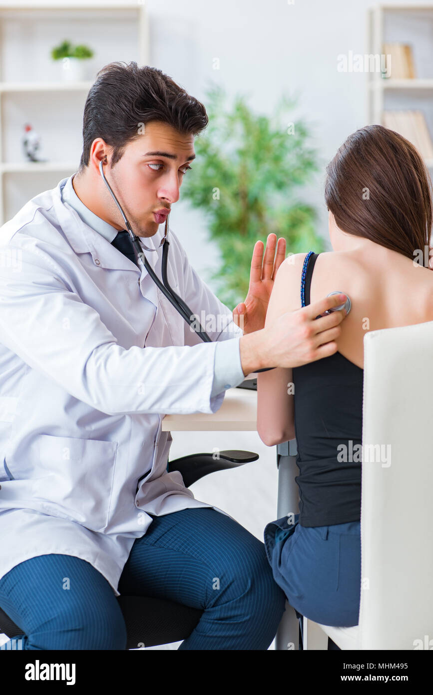 Doctor checking patient with stethoscope Stock Photo - Alamy