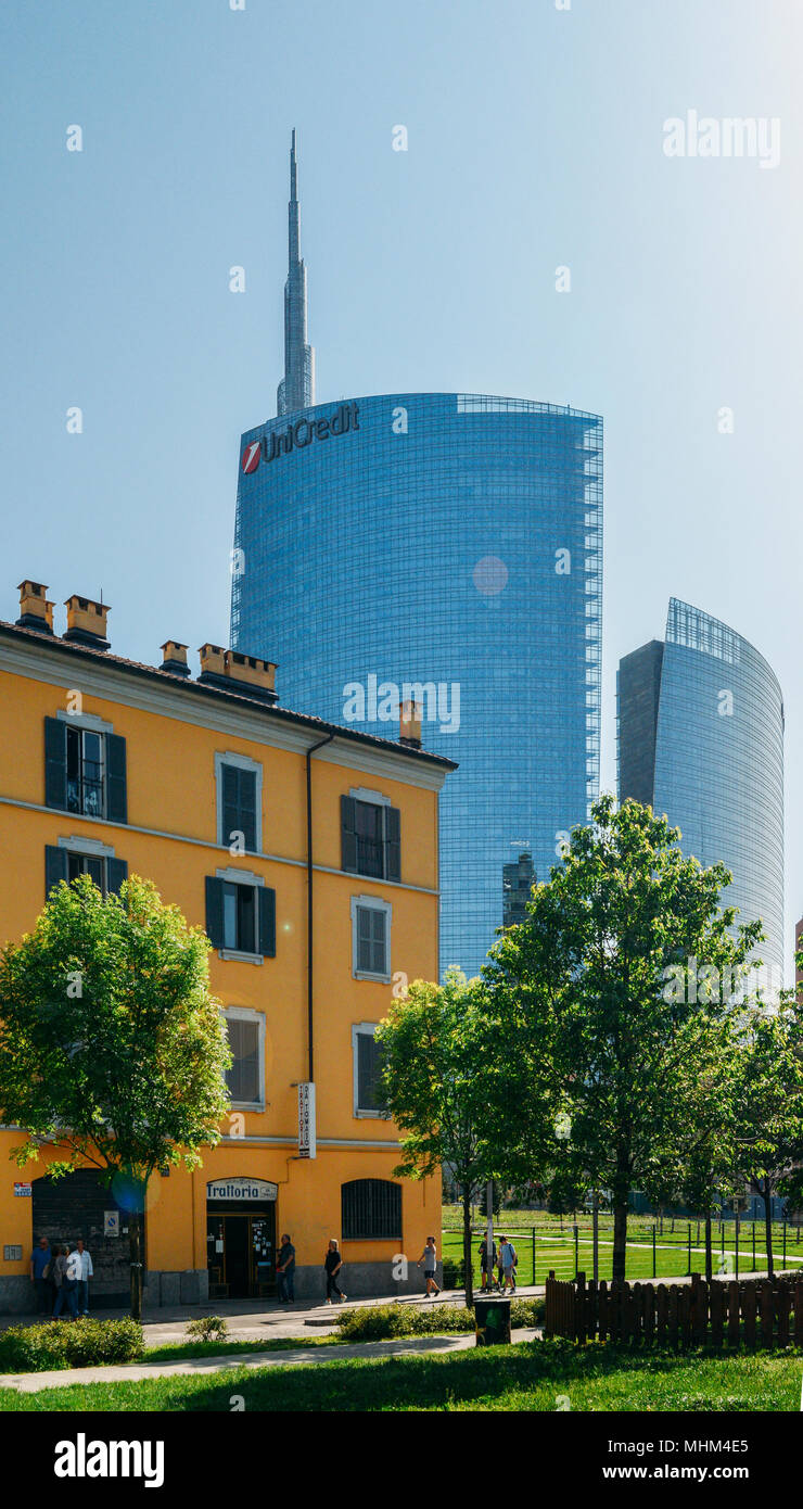 Juxtaposition of traditional Italian building and the Unicredit ...