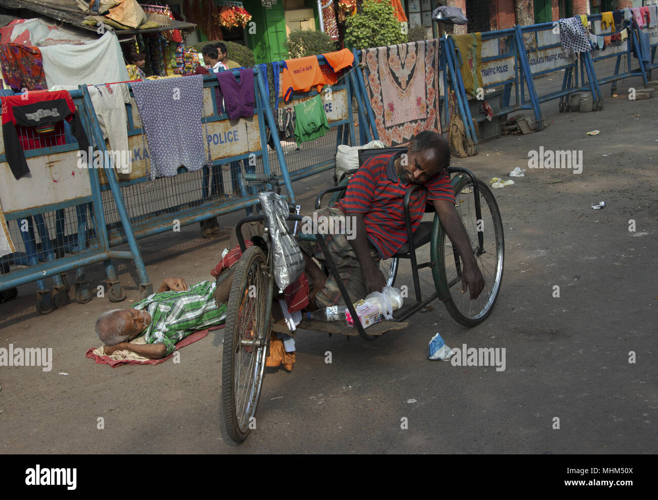 bicycle rickshaw driver in Kolkata, India sleeping on his bike Stock ...