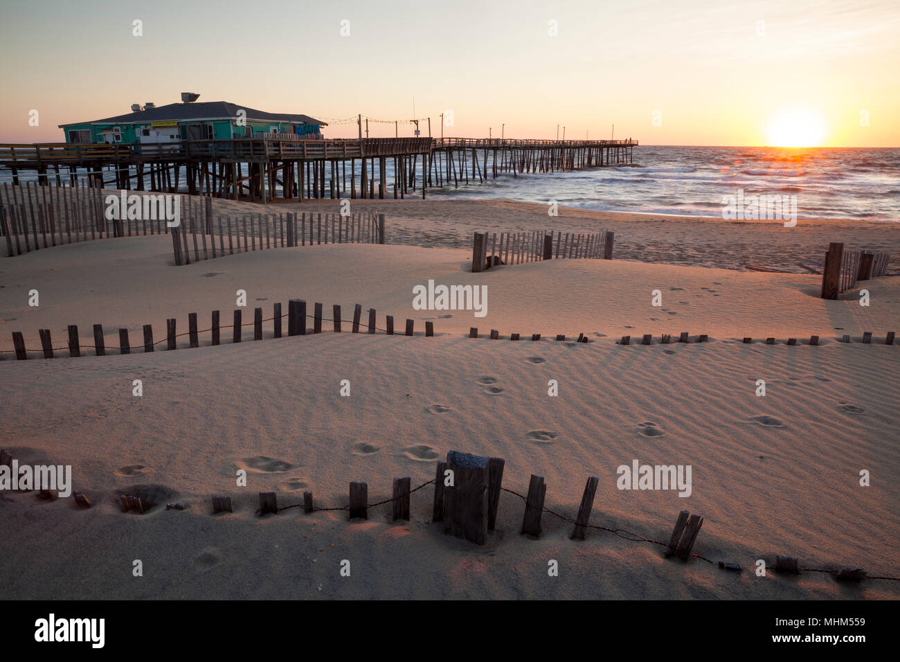 Fishing pier structure hi-res stock photography and images - Alamy