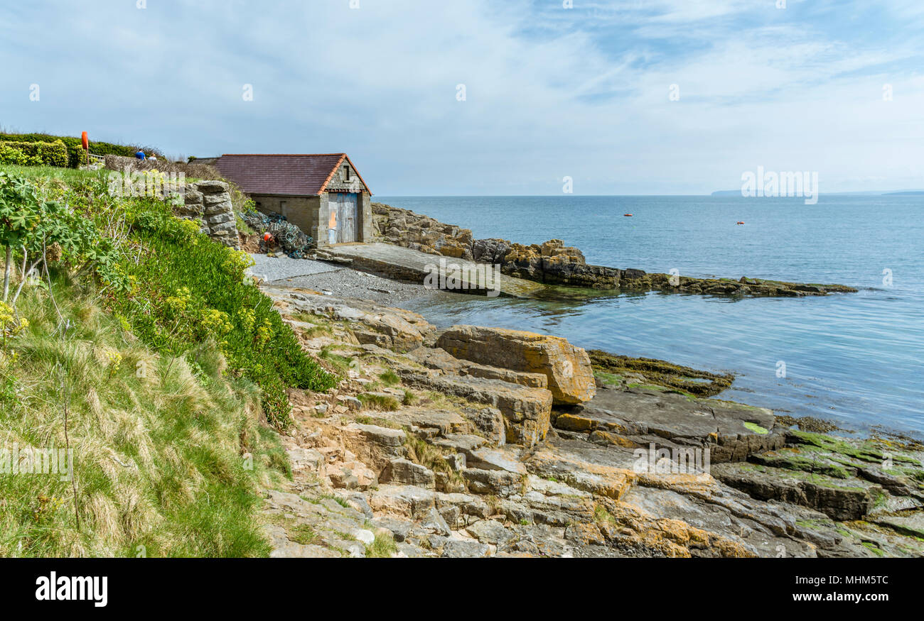 The old boat house at Moelfre on Anglesey, North Wales Stock Photo - Alamy