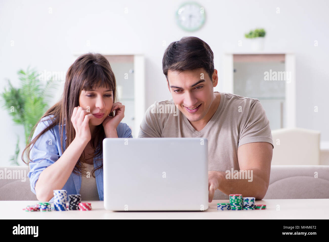 Couple gambling at roulette table hi-res stock photography and images ...