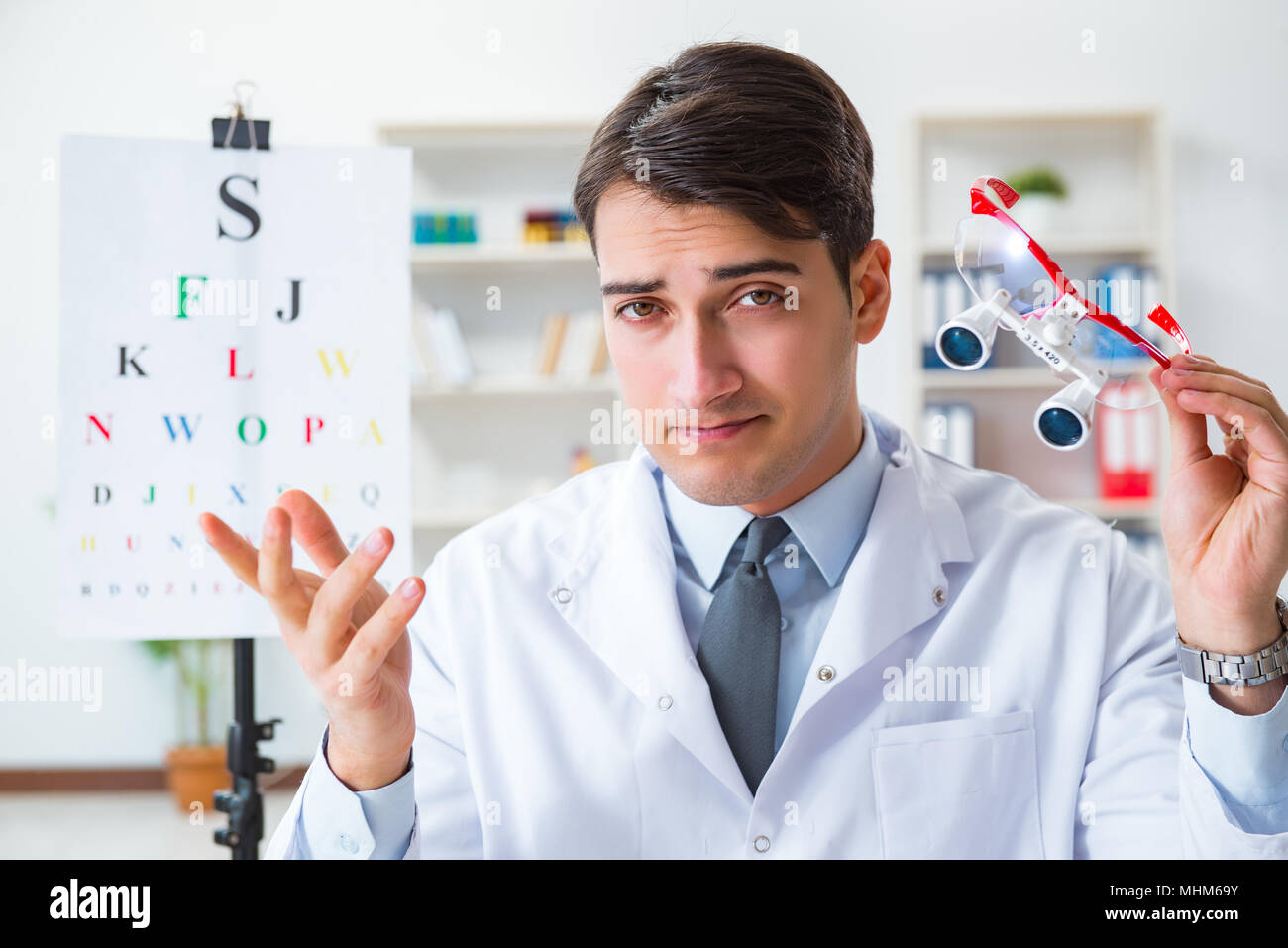 Eye doctor in eyecare concept in hospital Stock Photo - Alamy