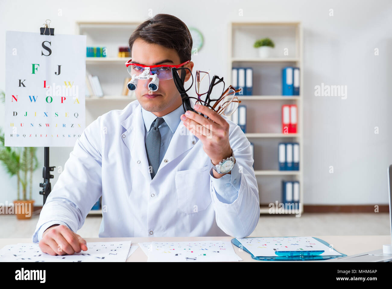 Eye doctor in eyecare concept in hospital Stock Photo - Alamy