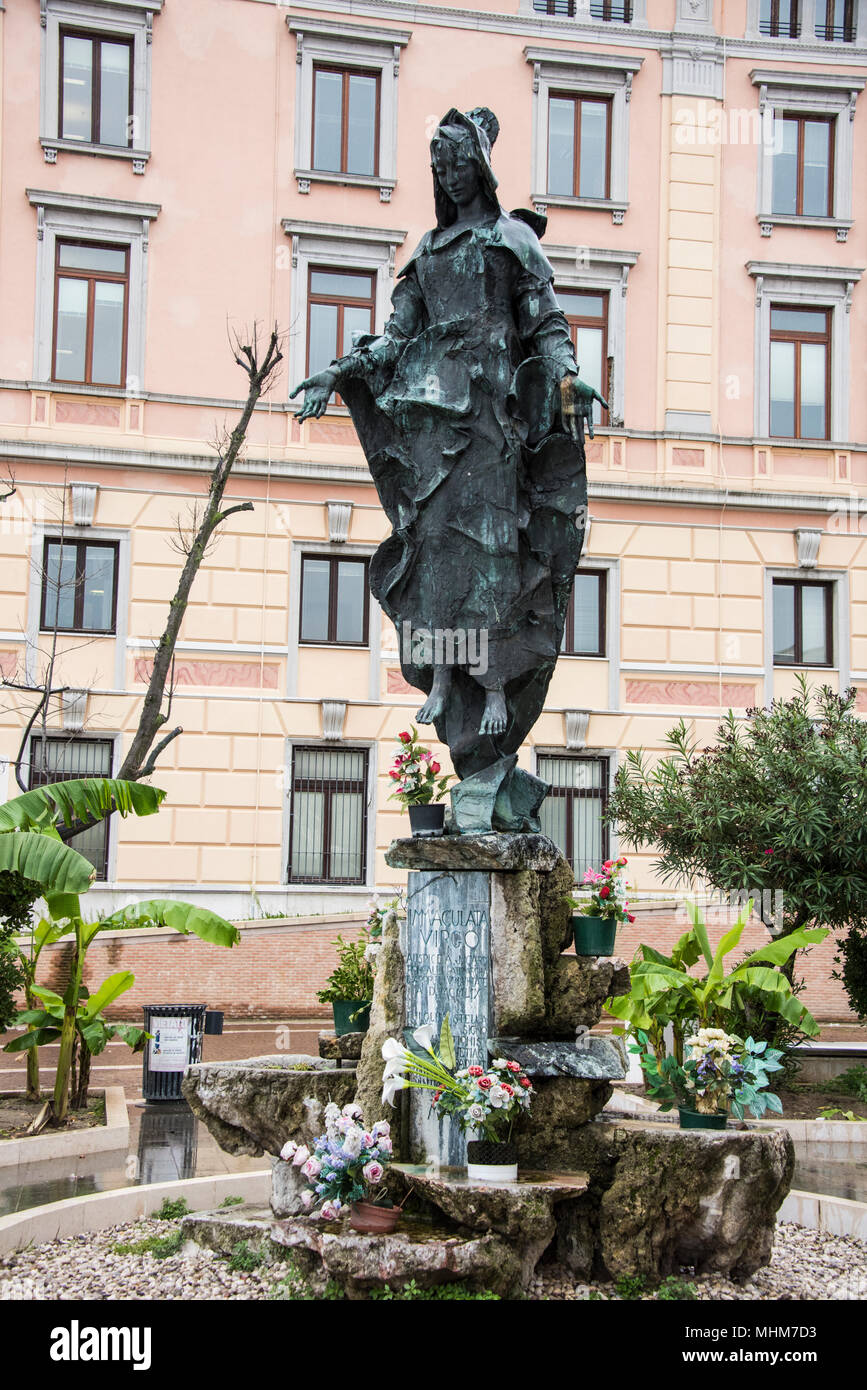 Bronze statue of the Immaculate Virgin outside Venice Railway Station ...