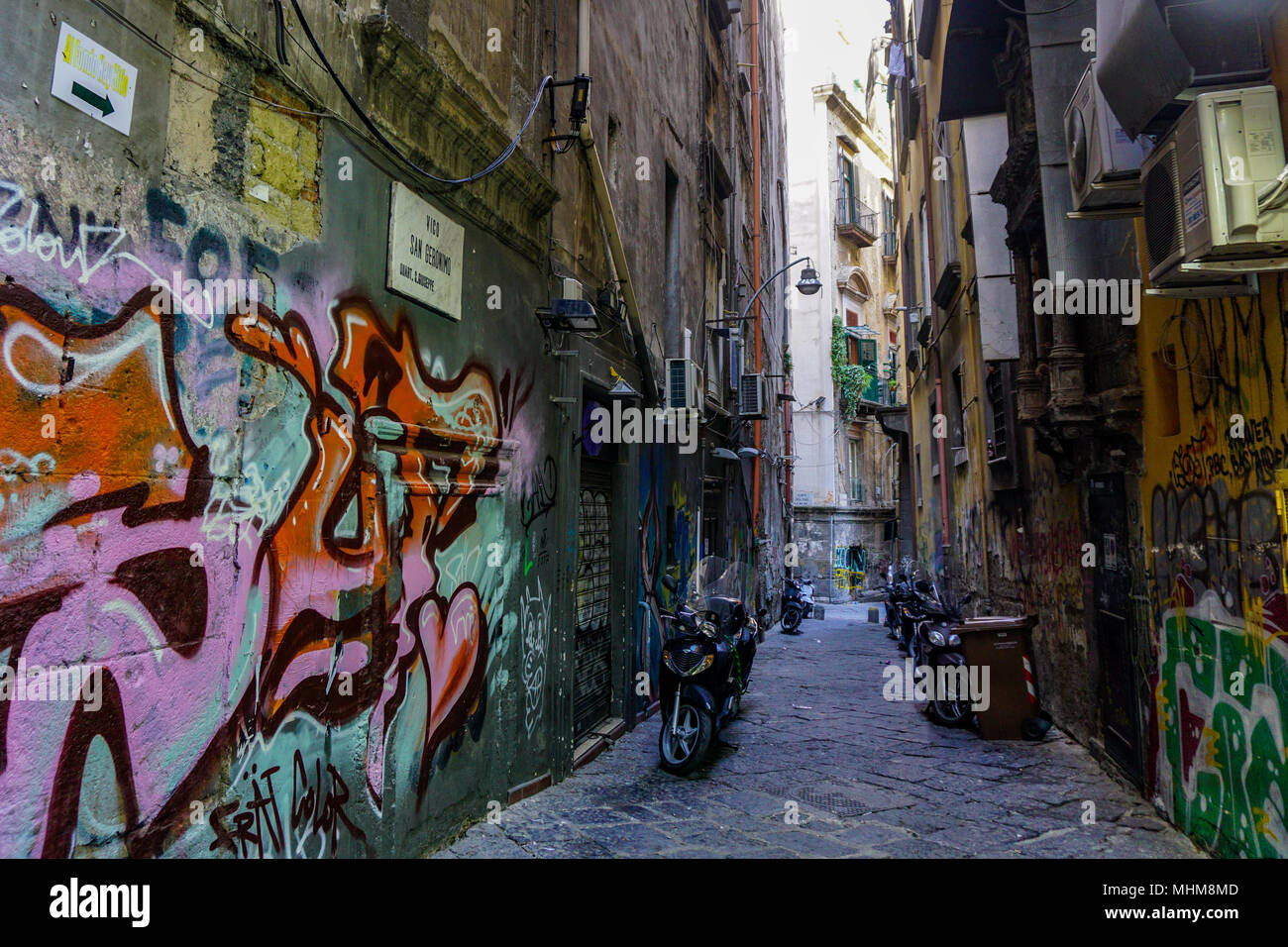 Narrow and gritty streets of Naples, Campania, Italy near Spaccanapoli ...