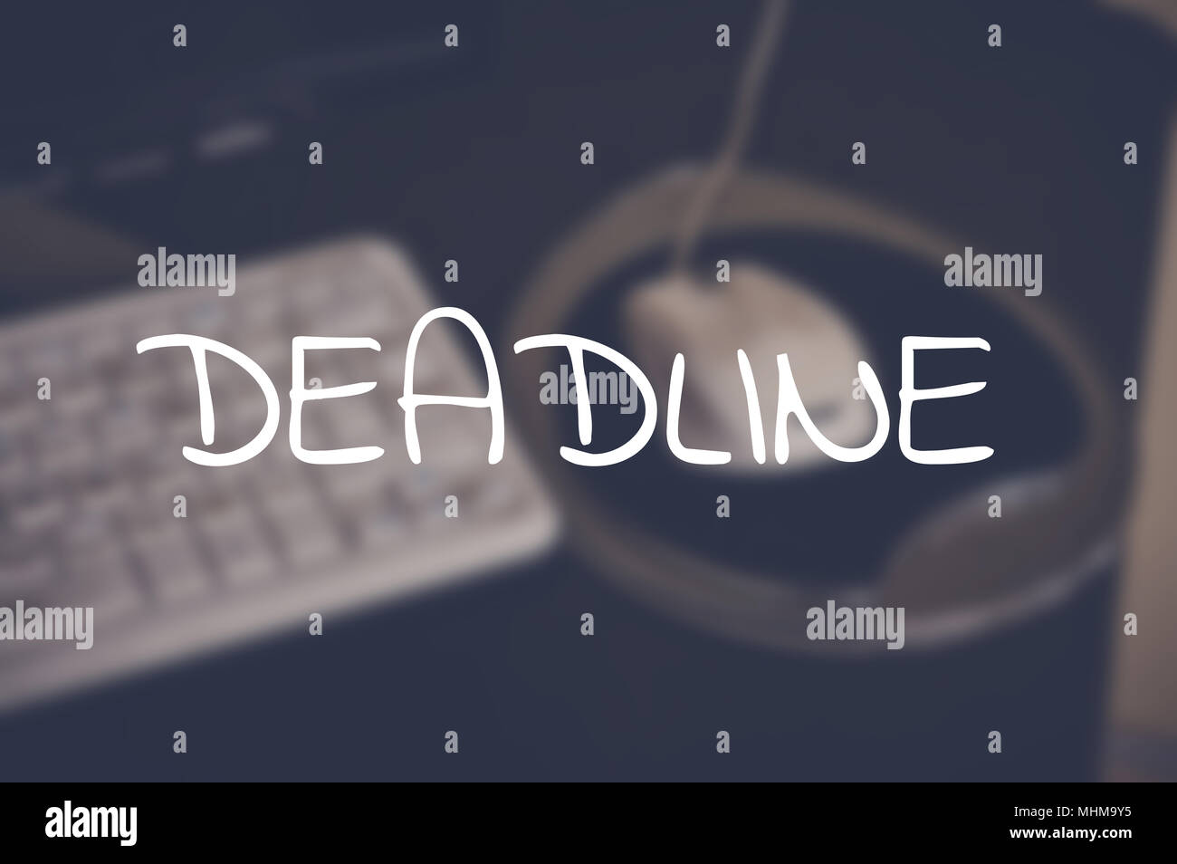 Deadline word with business blurring background Stock Photo - Alamy