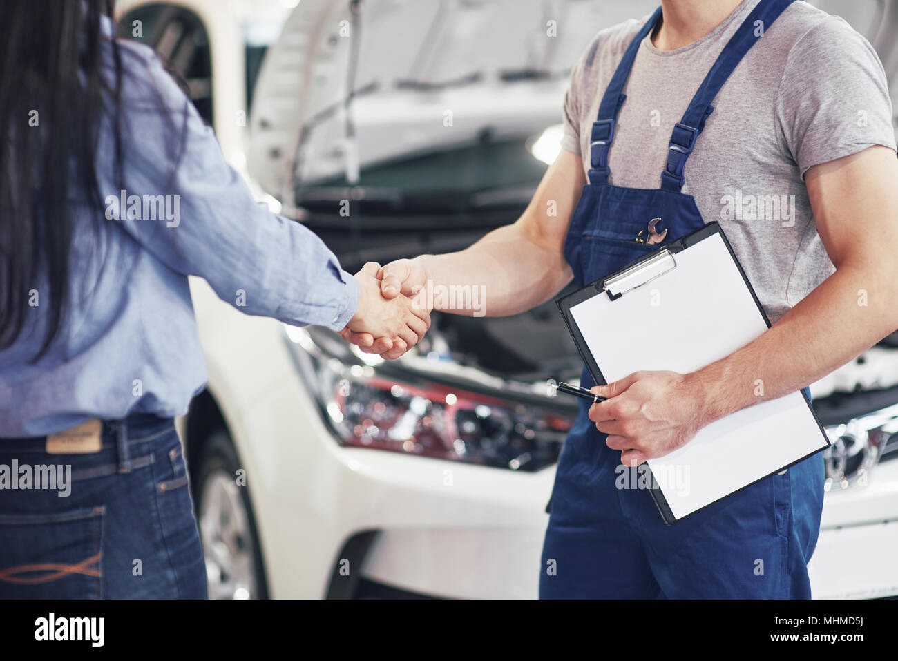 Car repair agreement hi-res stock photography and images - Alamy