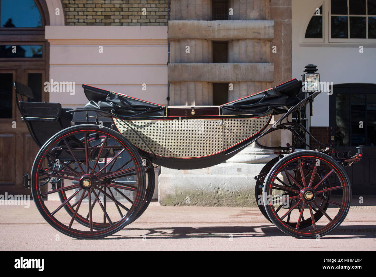 The royal mews buckingham palace hi-res stock photography and images ...