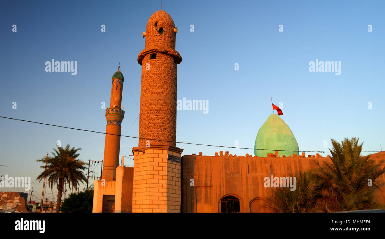 Iraq mosque praying hi-res stock photography and images - Alamy