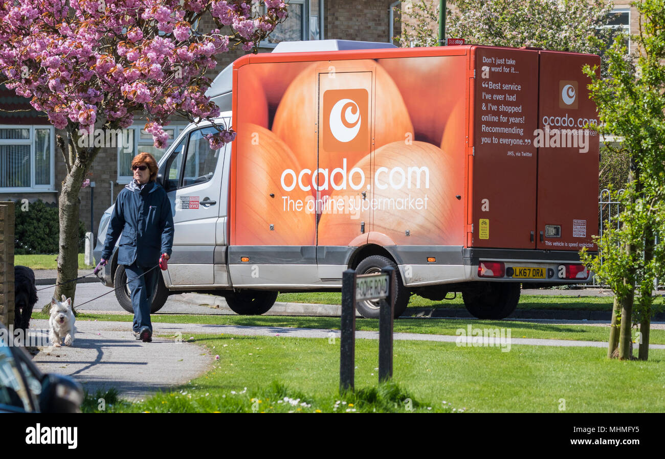 Food delivery van hi-res stock photography and images - Alamy