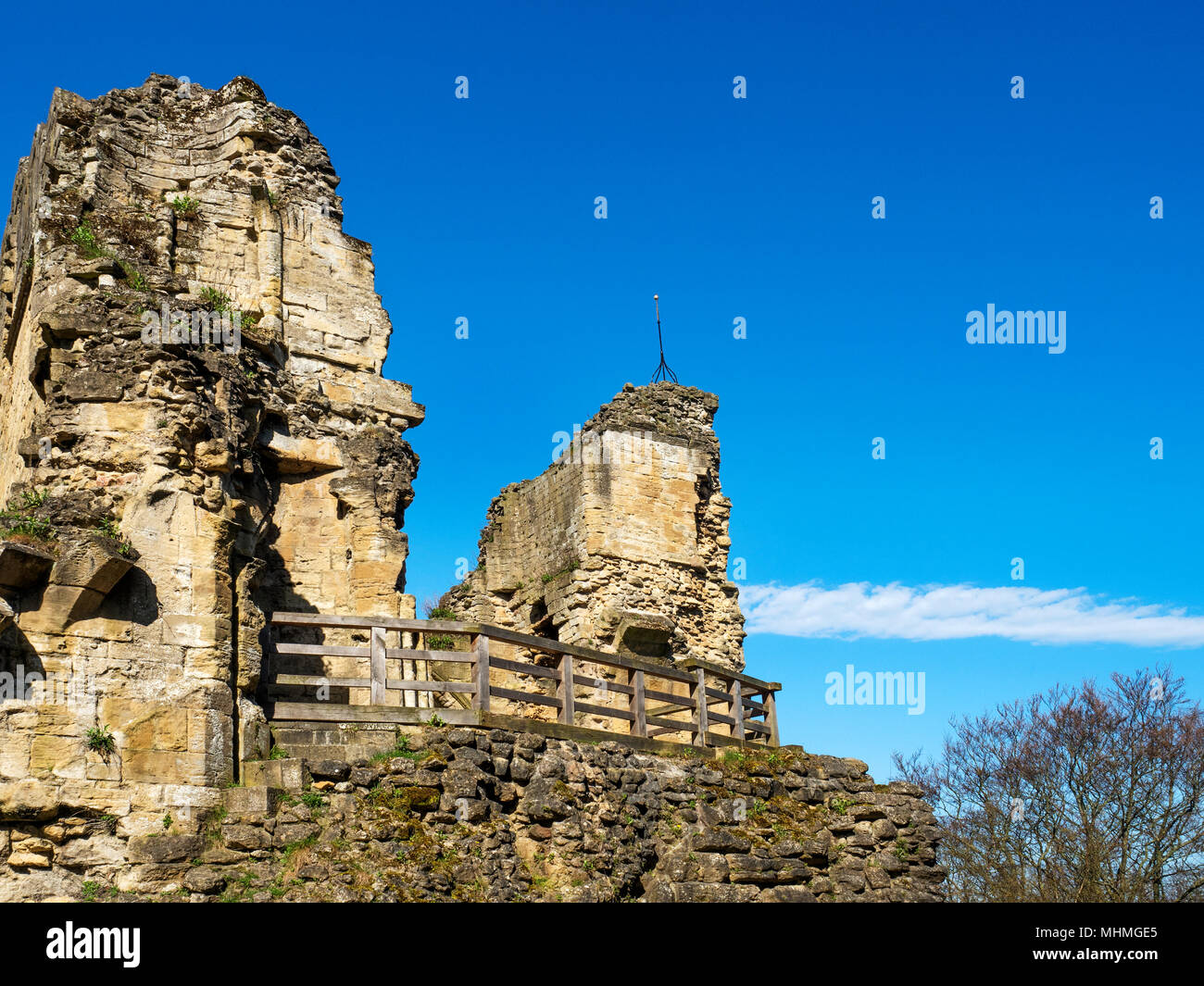 Castle keep ruins hi-res stock photography and images - Alamy