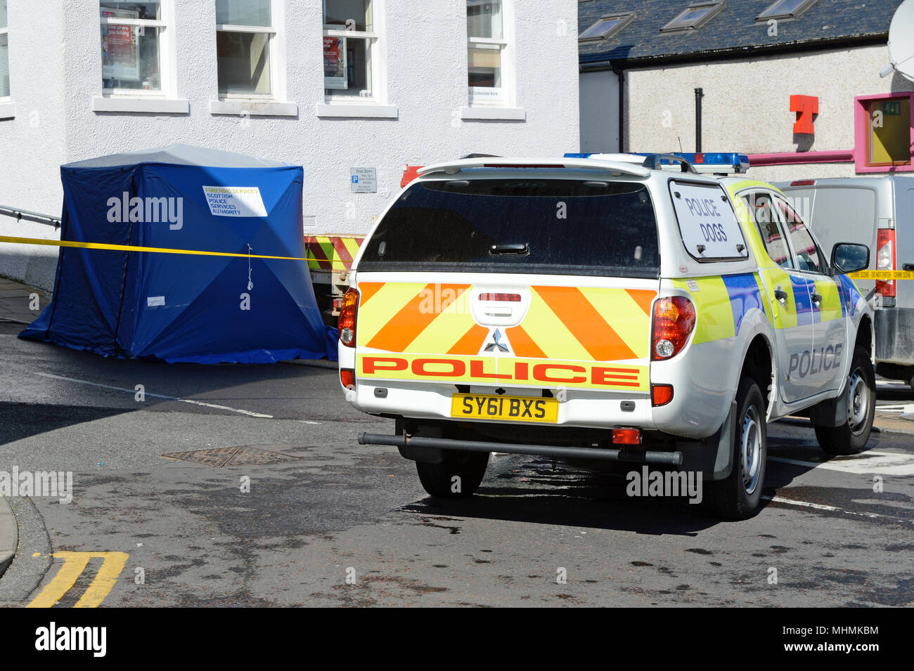 Police forensic tent and Police vehicle at scene of a crime in UK Stock ...