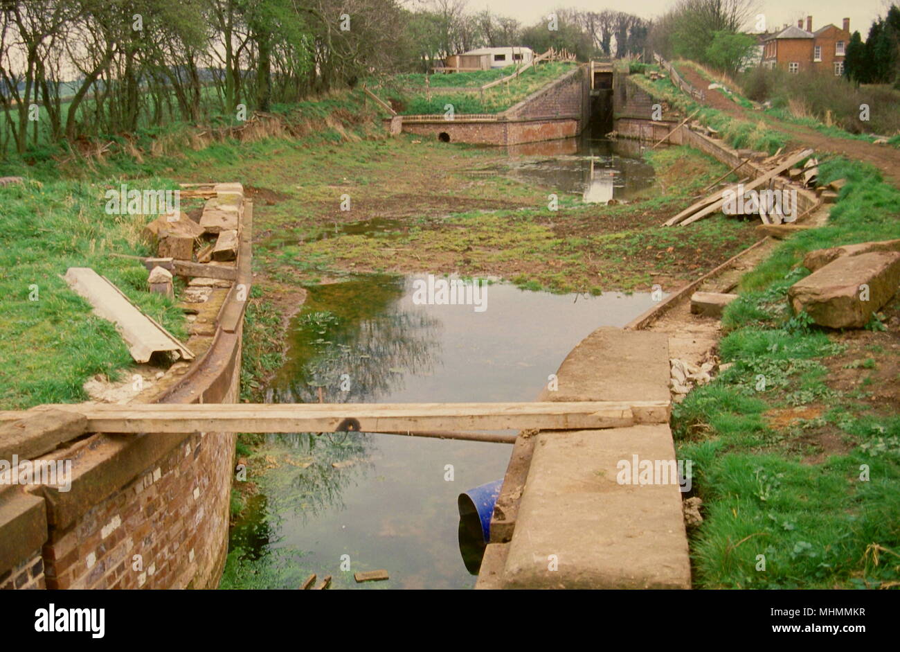 Droitwich canal lock hi-res stock photography and images - Alamy