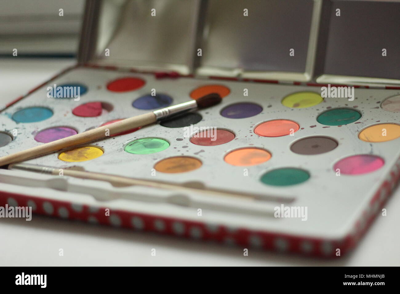 Children's watercolour paintbox and brush Stock Photo - Alamy