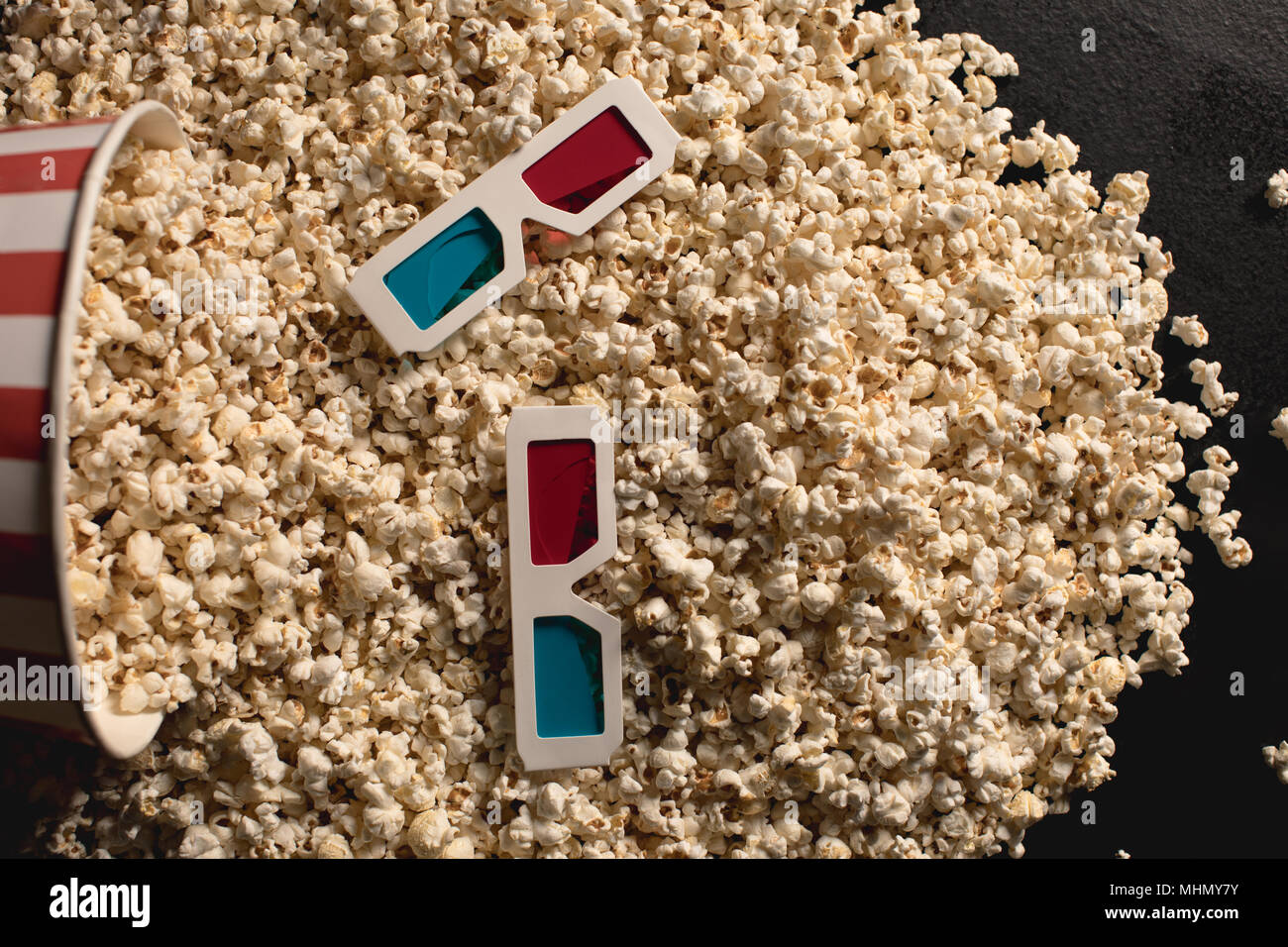 Commercial popcorn hi-res stock photography and images - Alamy