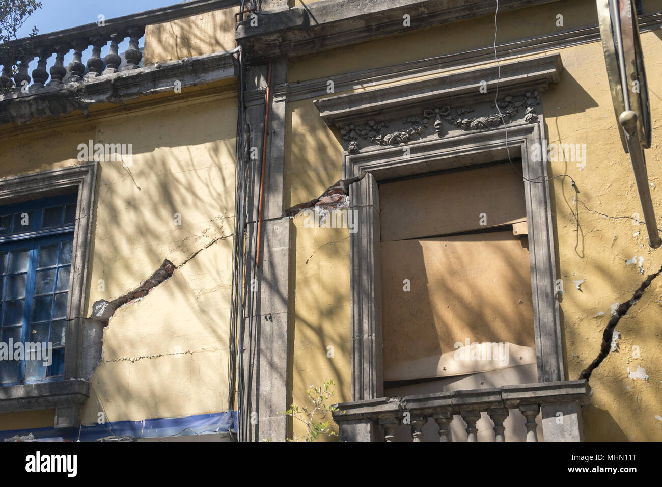 Aftermath earthquake mexico hi-res stock photography and images - Alamy