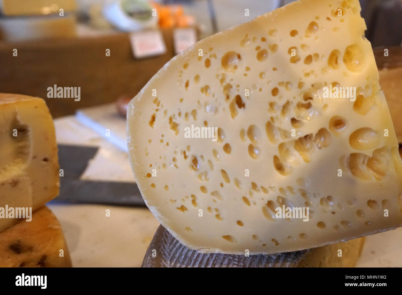 italian goat cheese at the market Stock Photo - Alamy