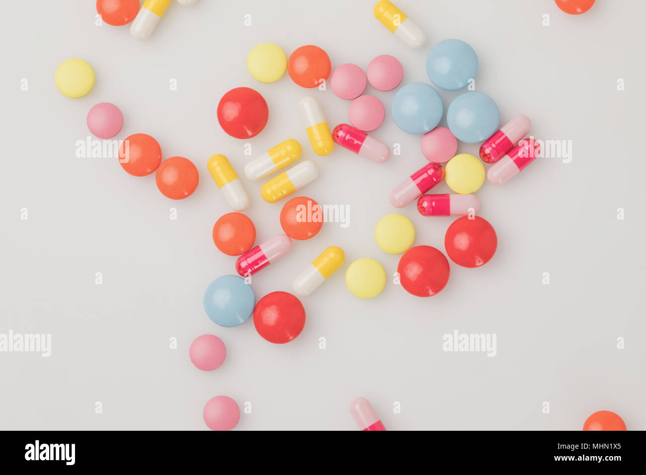 Colored medicines hi-res stock photography and images - Alamy