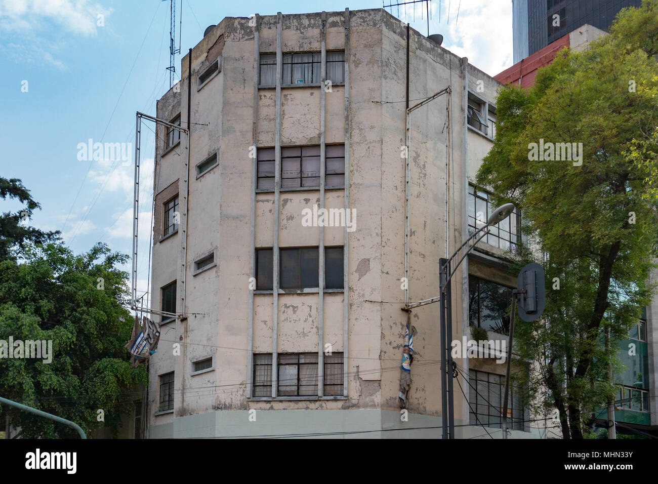 Mexico City works on damaged building after 2017 earthquake Stock Photo ...