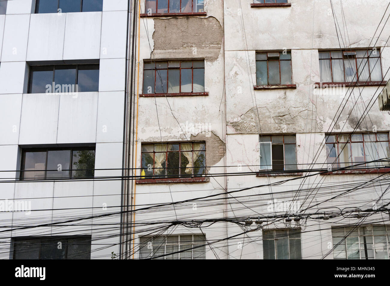 Mexico City works on damaged building after 2017 earthquake Stock Photo ...