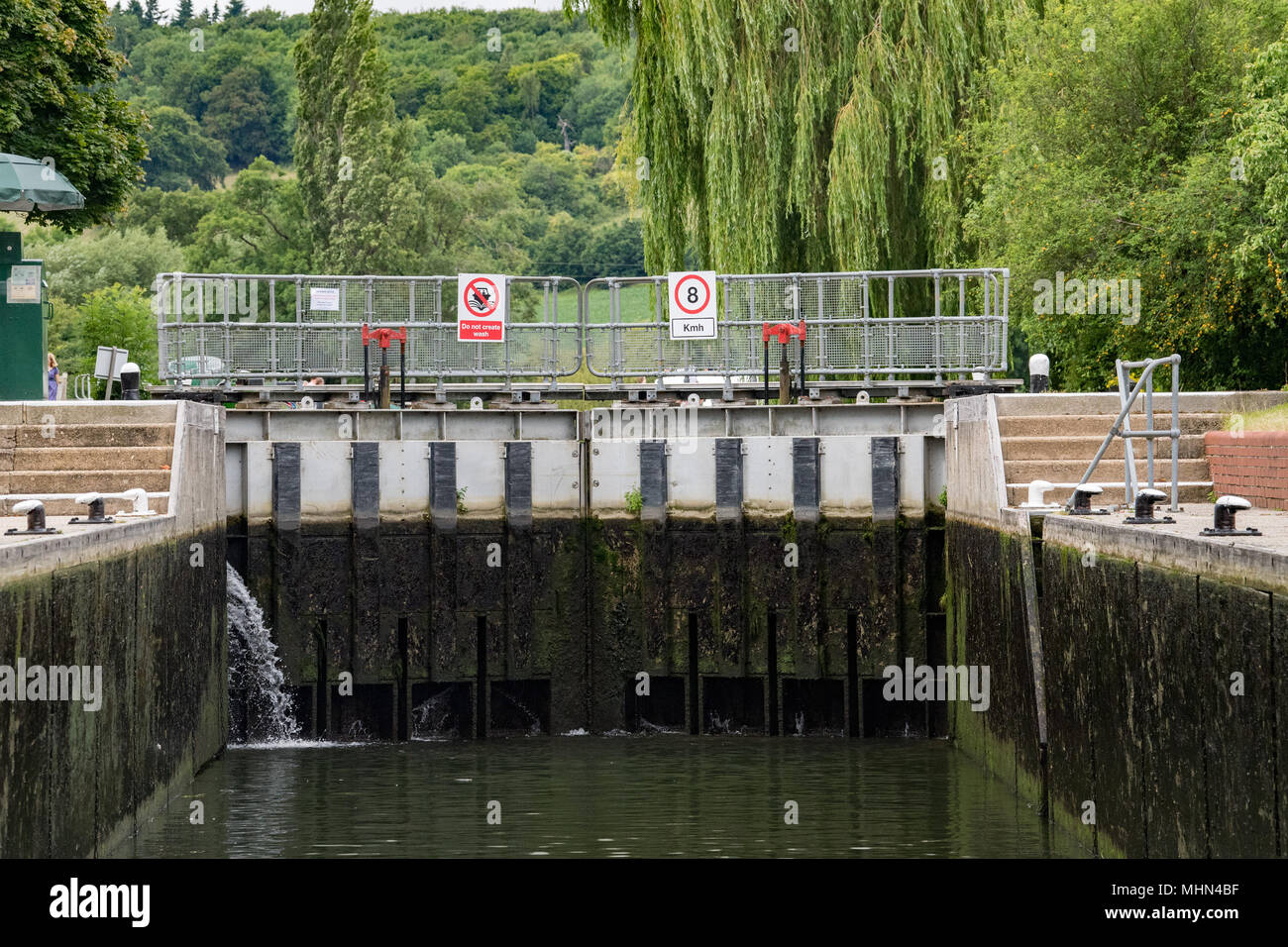 thames river sluice while opening Stock Photo - Alamy