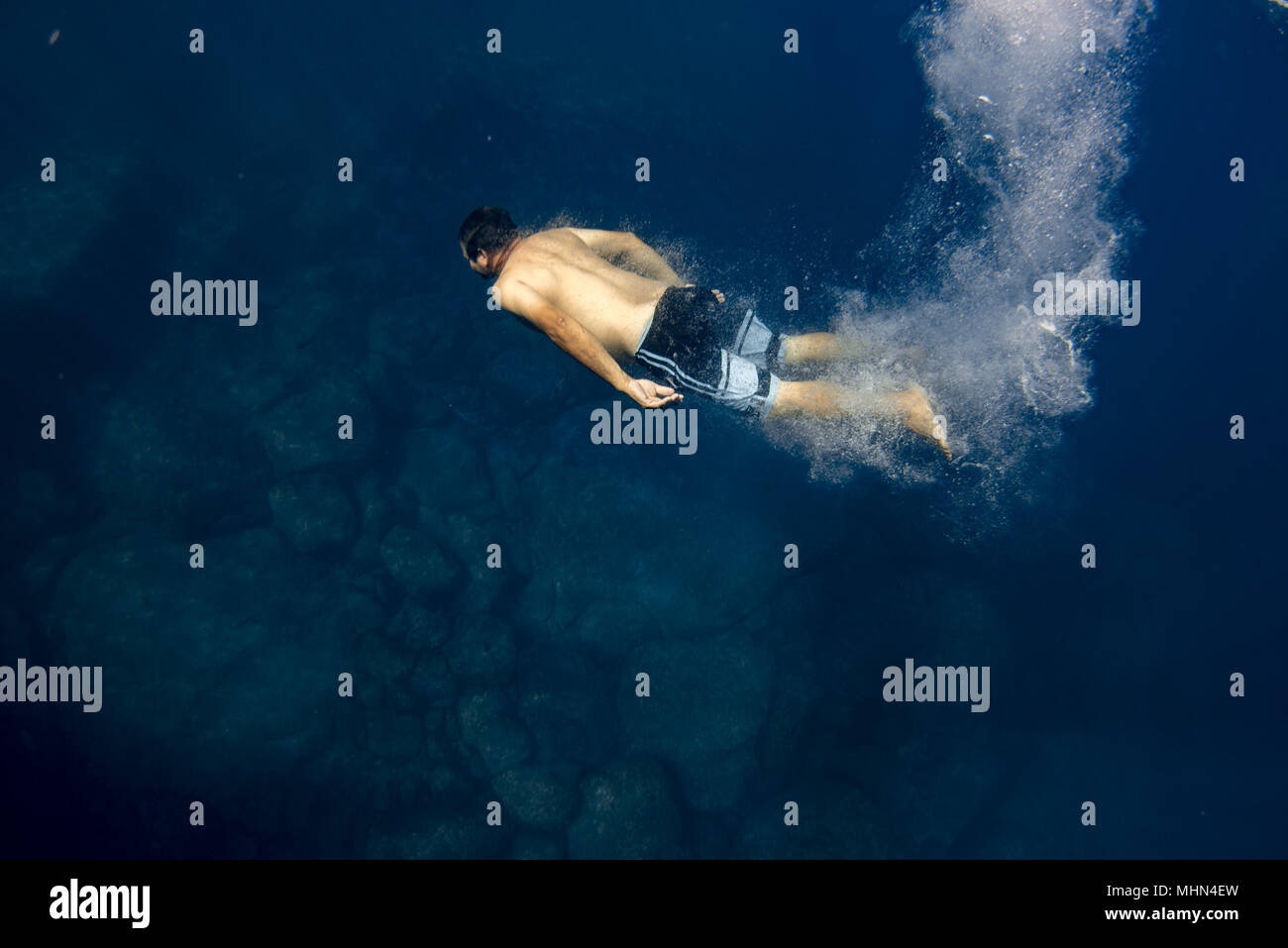Freediver swimming deep underwater hi-res stock photography and images ...