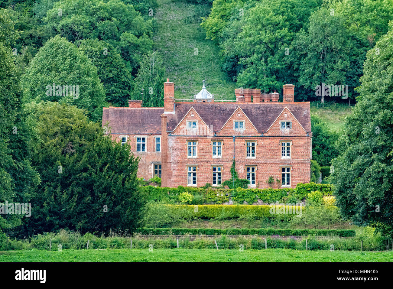 old english countryside house Stock Photo - Alamy