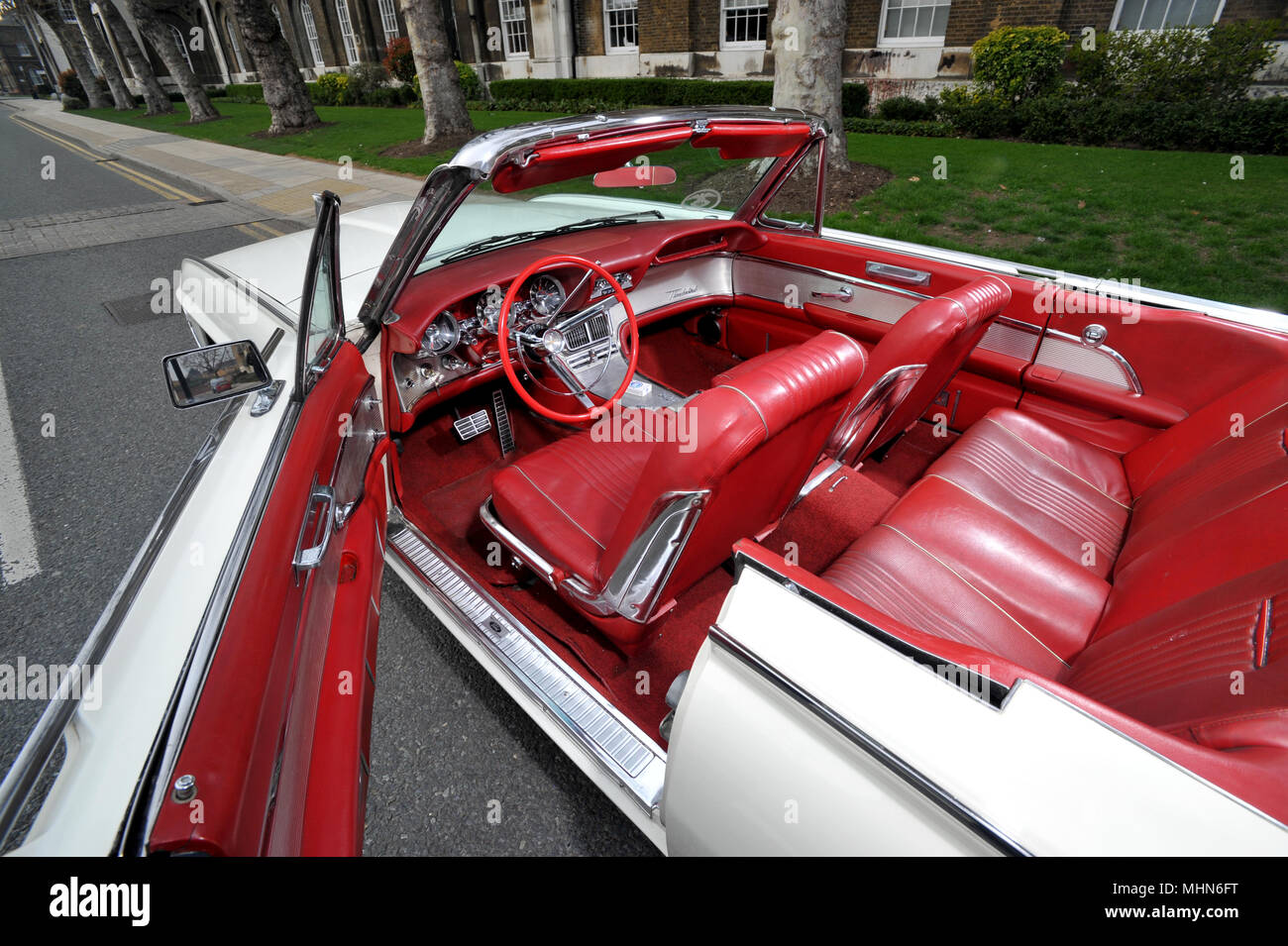 1963 Ford Thunderbird convertible classic American car Stock Photo - Alamy