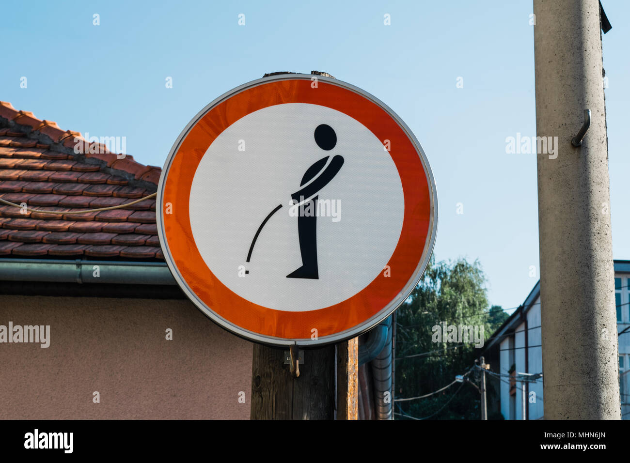 No peeing sign on the sidewalk in front of the house Stock Photo - Alamy