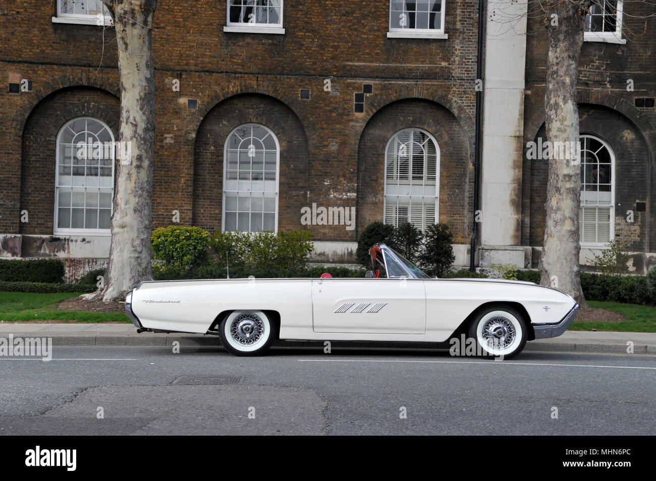 1963 Ford Thunderbird convertible classic American car Stock Photo - Alamy
