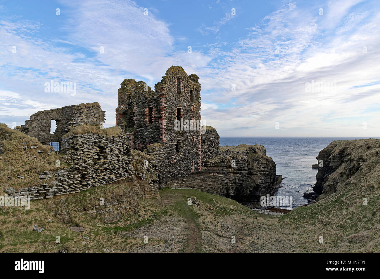Castle girnigoe sinclair hi-res stock photography and images - Alamy
